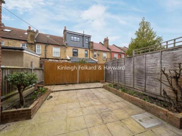3 bedroom house for rent in Ashvale Road, London, SW17