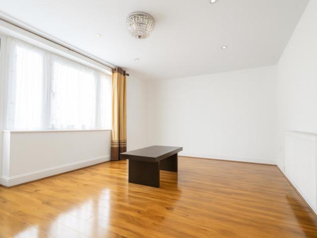 3 bedroom house for rent in Bow Common Lane, London, E3