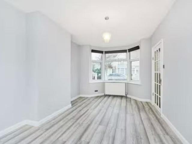3 bedroom house for rent in Bank Avenue, Mitcham, CR4