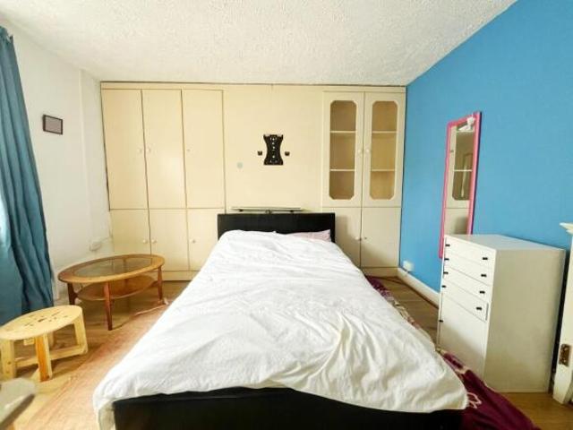 3 bedroom house for rent in Barclay Road, Plaistow E13