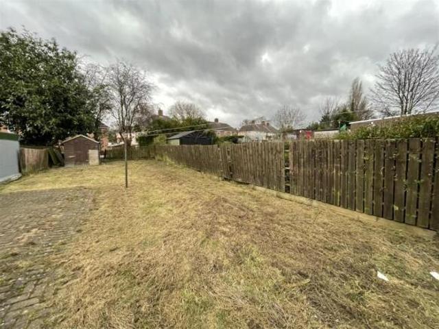 3 bedroom house for rent in Beck Road, Sheffield, S5