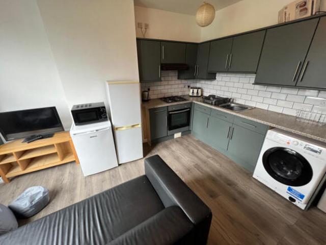 3 bedroom house for rent in Beechwood Crescent, Leeds, LS4