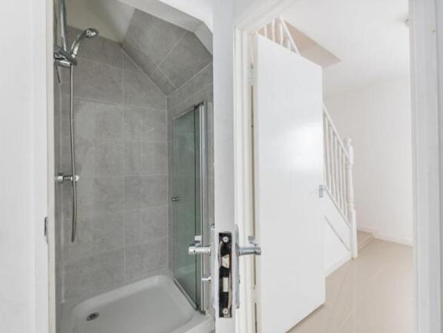 3 bedroom house for rent in Berry Way, Ealing, London, W5