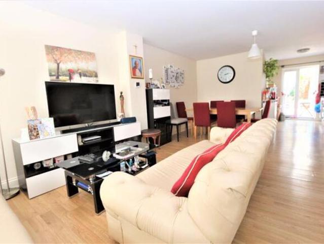 3 bedroom house for rent in Berwick Road, Wood Green N22