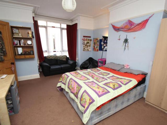 3 bedroom house for rent in Brudenell Avenue, Leeds, LS6