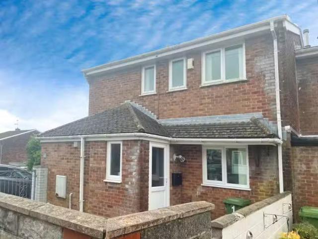 3 bedroom house for rent in Bryngolau, CF39