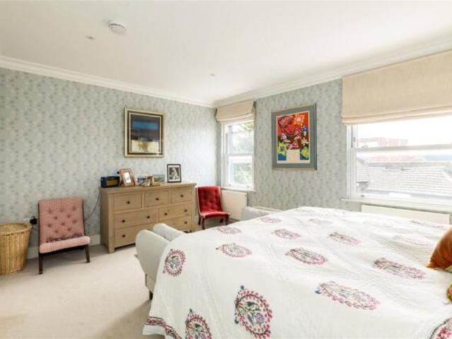 3 bedroom house for rent in Bridge Lane, Battersea, SW11