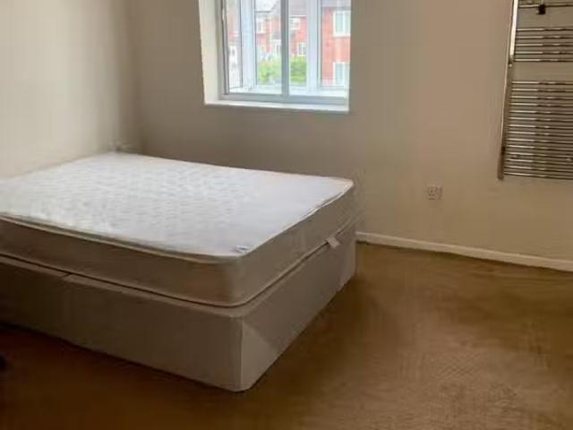 3 bedroom house for rent in Britannia Crescent, Bristol, BS34