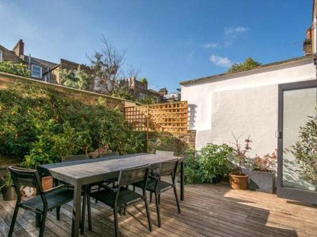 3 Bedroom House For Rent In Brixton, London