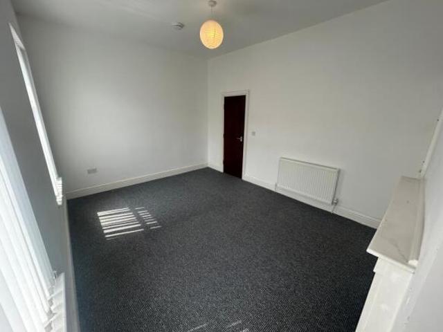 3 bedroom house for rent in Broadbelt Street, L4