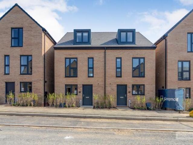 3 bedroom house for rent in Bronte Avenue, MK4