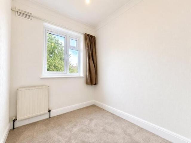 3 bedroom house for rent in Burnham Road, Dartford, Kent, DA1
