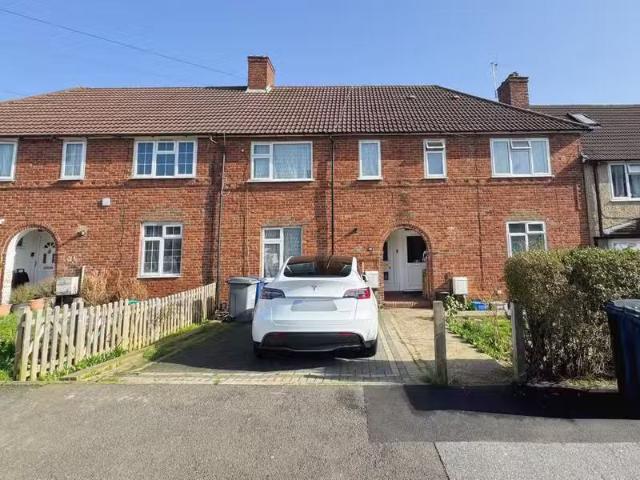3 bedroom house for rent in Goldbeaters Grove, Edgware, HA8