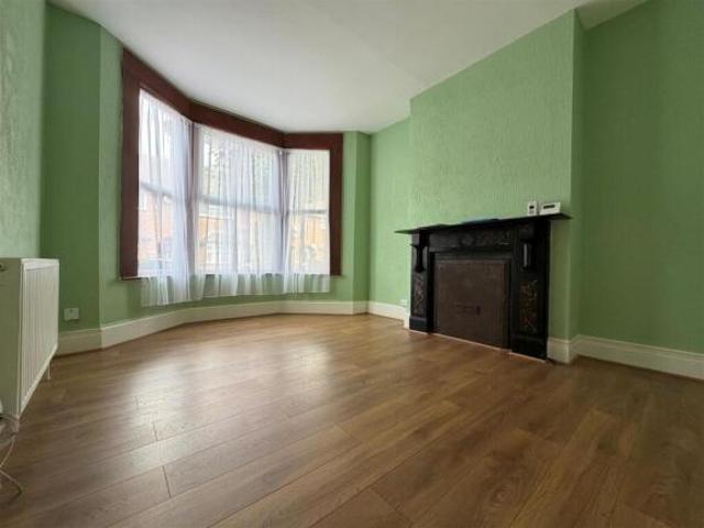 3 bedroom house for rent in Goldsmith Avenue, London, E12