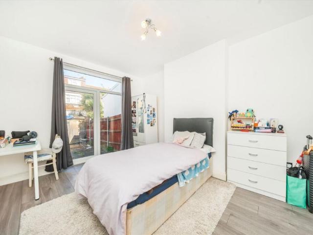 3 bedroom house for rent in Gatton Road, Tooting, SW17