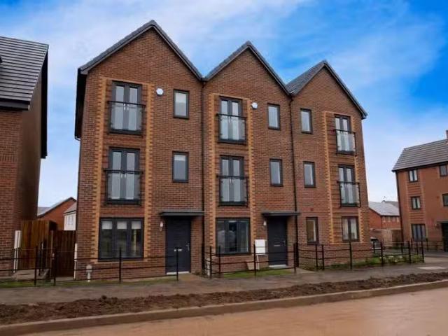 3 bedroom house for rent in Gainsborough Avenue, Bristol, BS10