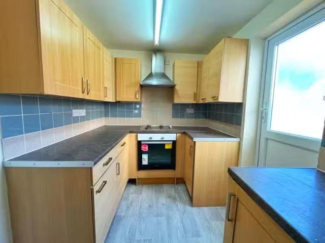 3 bedroom house for rent in Garfield Road, Plaistow, E13
