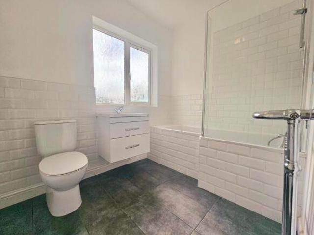 3 bedroom house for rent in Glenfarg Road, Catford, SE6