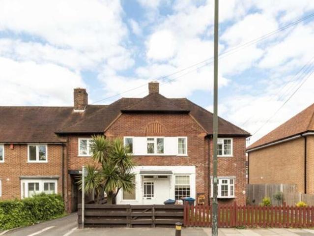 3 bedroom house for rent in Green Lane, Morden, SM4