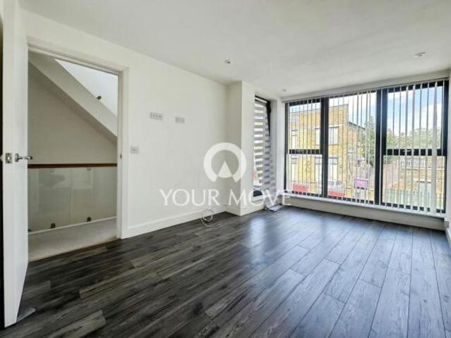 3 bedroom house for rent in Dermody Road, London, SE13