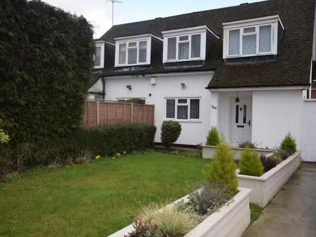 3 bedroom house for rent in Dixons Hill Road, Welham Green, HA.