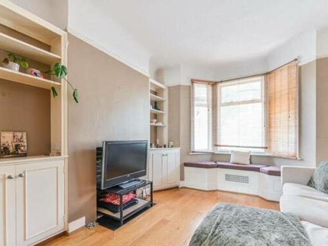3 Bedroom House For Rent In Diamond Conservation Area, London