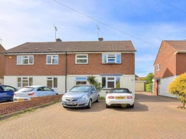3 bedroom house for rent in Drakes Drive Herts AL1