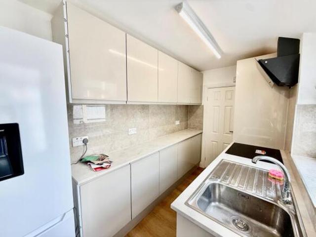 3 bedroom house for rent in Ealing Avenue, Nottingham, NG6