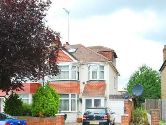 3 Bedroom House For Rent In Ealing, London