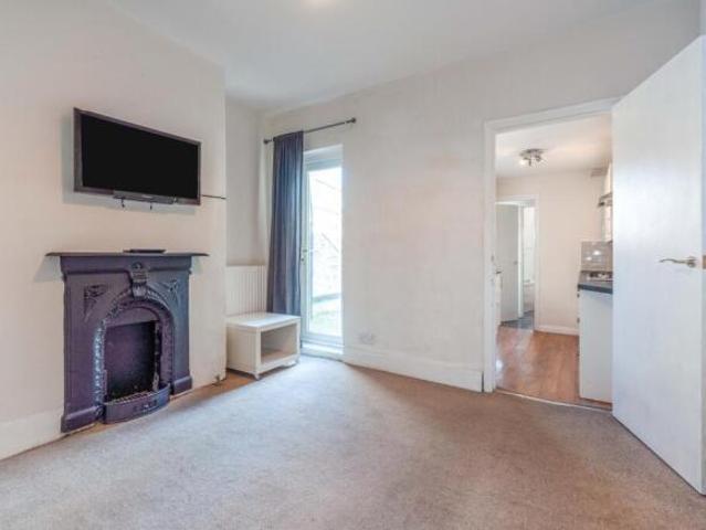 3 bedroom house for rent in Edward Road, Bedford, MK42