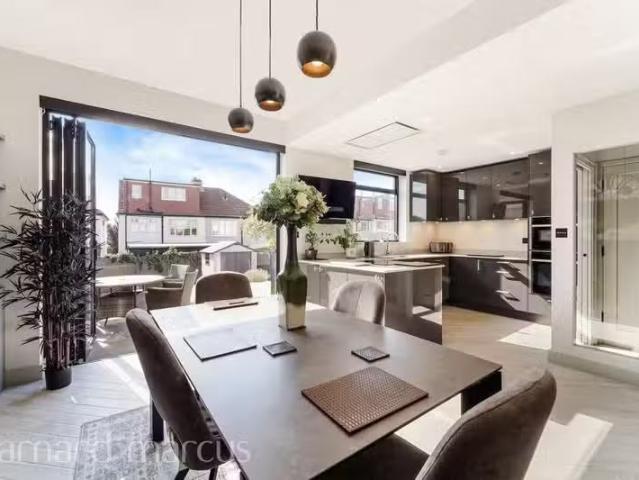 3 bedroom house for rent in Egmont Road, NEW MALDEN, KT3