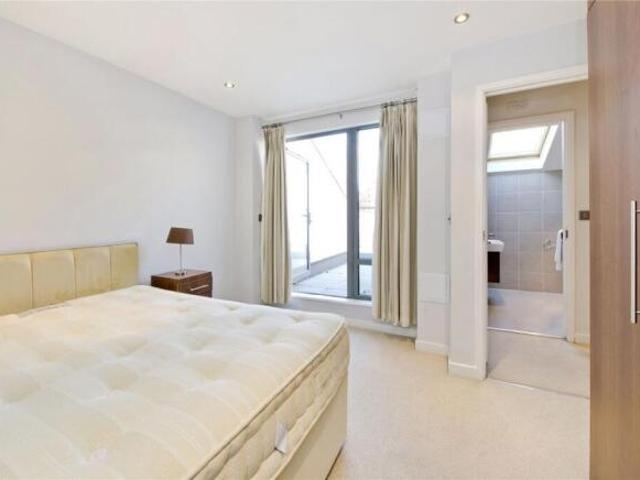3 bedroom house for rent in Elbe Street, London, SW6
