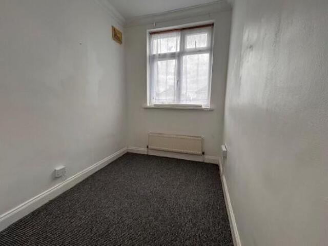 3 bedroom house for rent in Fourth Avenue, Luton, Beds, LU3
