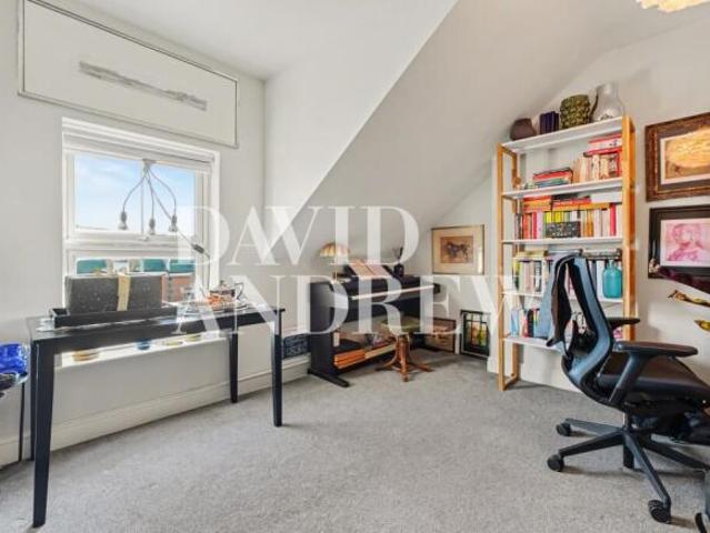 3 bedroom house for rent in Ferme Park Road, N4 4DS, N4