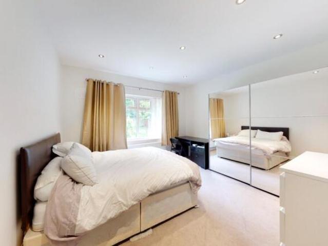 3 bedroom apartment for rent in Finchley Road, London, NW11