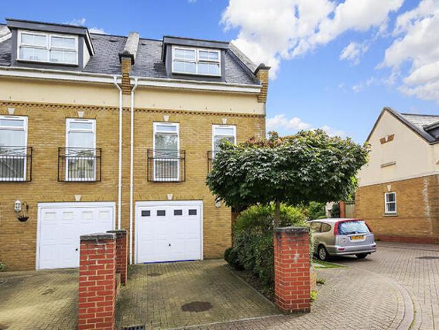 3 bedroom house for rent in Floyer Close, Richmond, TW10