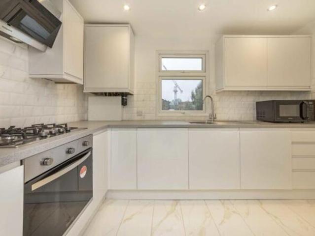 3 bedroom house for rent in Kew Road, Richmond, TW9