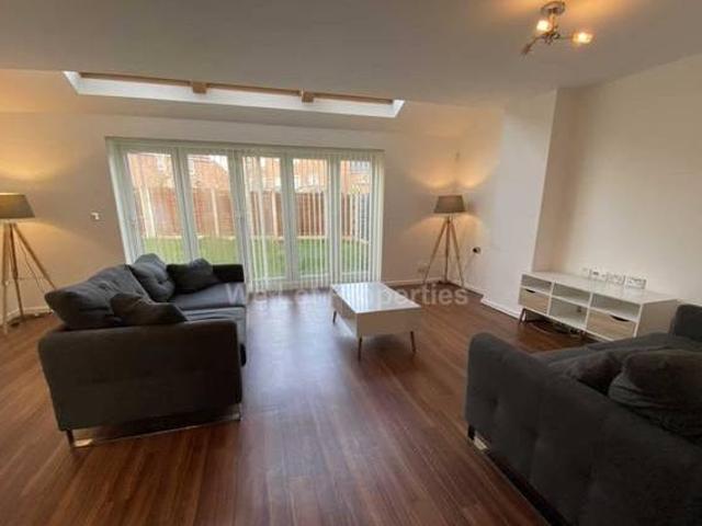 3 bedroom house for rent in Kempster Gardens New Broughton Village M7