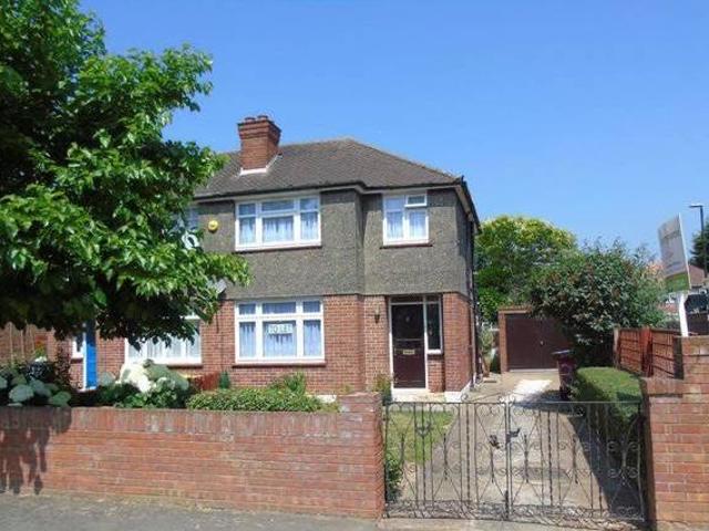 3 bedroom house for rent in Kendal Drive SL2