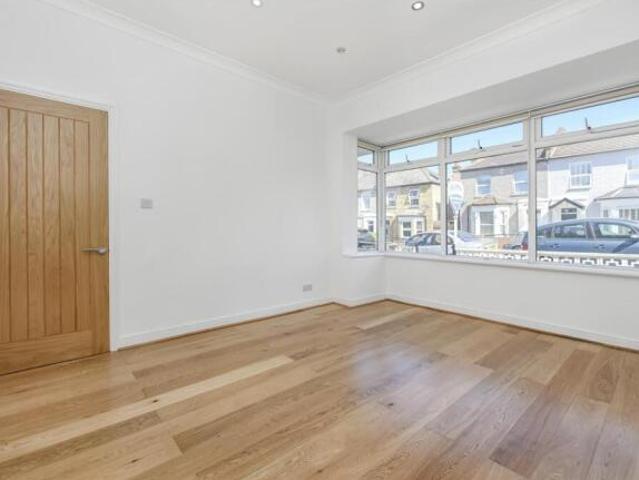 3 bedroom house for rent in Killearn Road, London, SE6