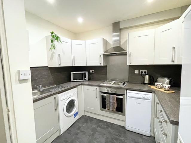 3 bedroom house for rent in KIRKSTALL ROAD, Leeds, LS4