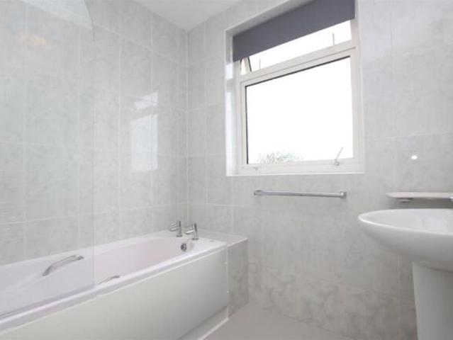 3 bedroom house for rent in Holcombe Close, Bathampton, BA2