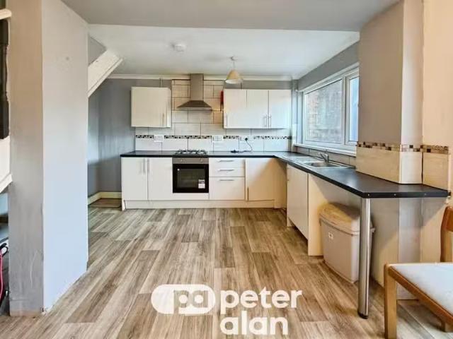 3 bedroom house for rent in Hollybush road, CF23