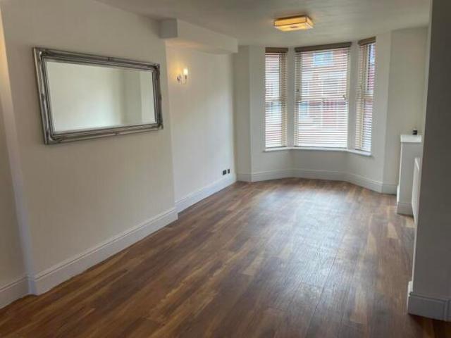 3 bedroom house for rent in Homerton road, L6