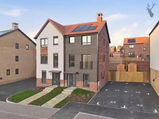 3 bedroom house for rent in Hampton Way, Bishop's Stortford, C.