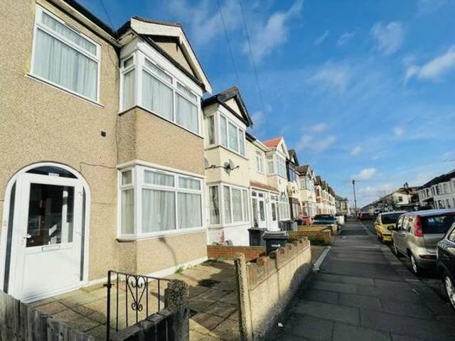 3 bedroom house for rent in Hampton Road Ilford IG1
