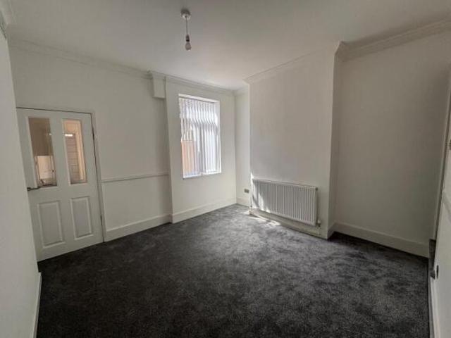 3 bedroom house for rent in Hart Road, WV11