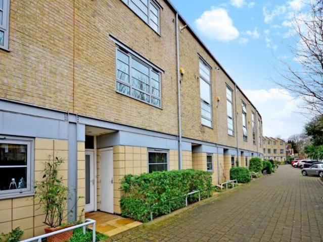 3 bedroom house for rent in Heaven Tree Close, London, N1