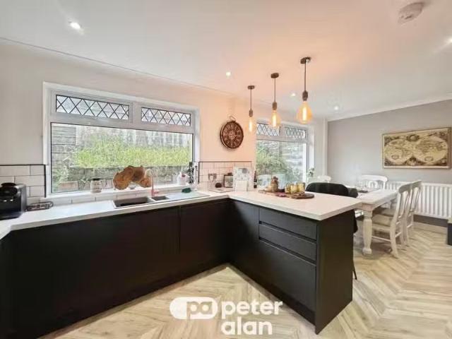 3 bedroom house for rent in Heol Pandy, CF32