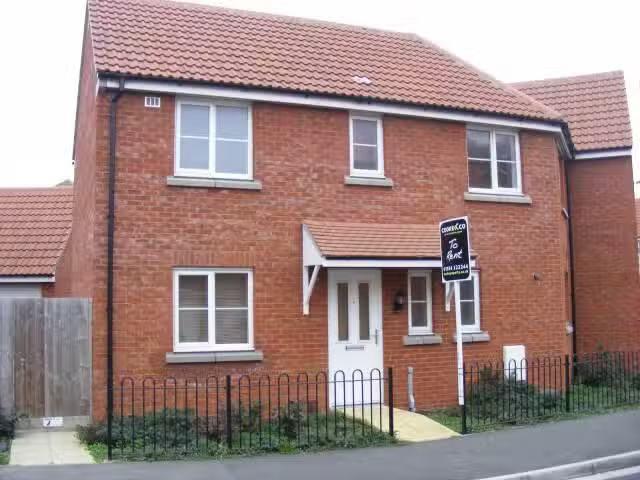 3 bedroom house for rent in Hestercombe Close, Weston Village.